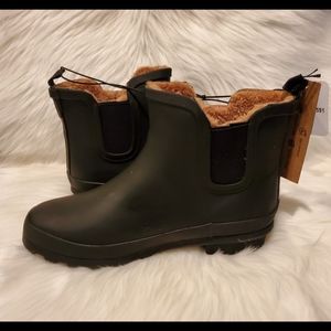 chooka | Shoes | Chooka Eastlake Chelsea Faux Fur Waterproof Boots ...